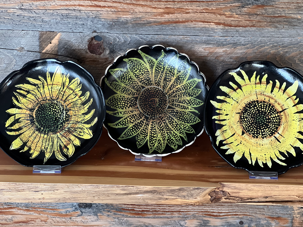 Glazed Sunflower Plates – BethMadelaine Pottery